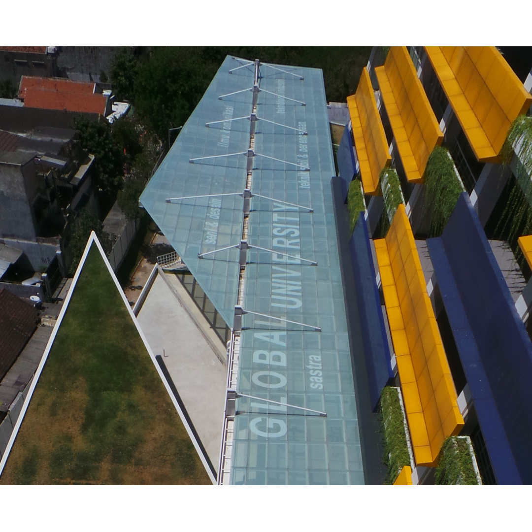 PETRA'S UNIVERSITY GLASS CANOPY | Tecglass